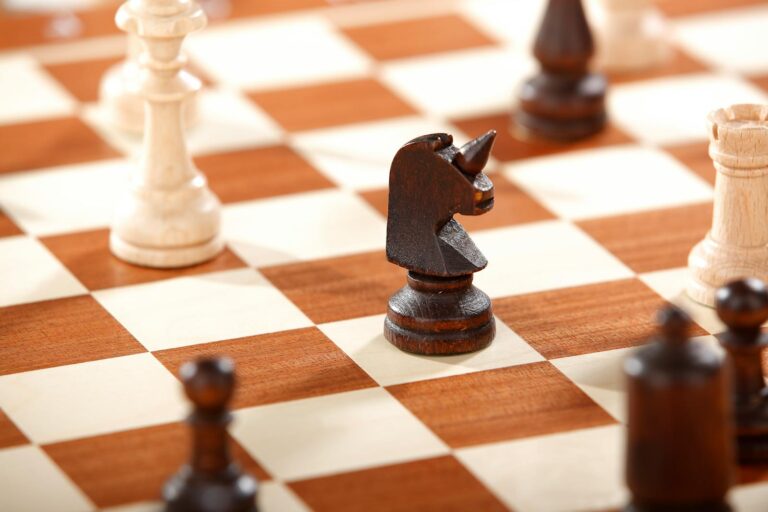 How to Avoid Stalemate in Chess: Essential Strategies and Rules - Play ...